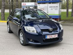 Blue Toyota Auris 2009 in Riga, with an engine capacity of 2.00 L and mileage of 291 thousand km for 2100 €, photo 3 on AUTOMOTO.COM.LV