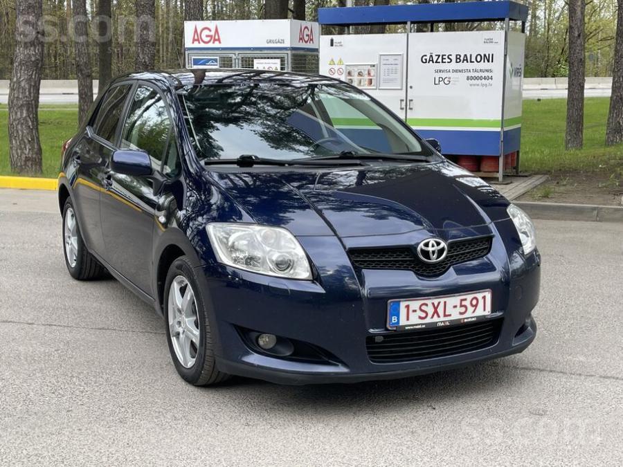 Blue Toyota Auris 2009 in Riga, with an engine capacity of 2.00 L and mileage of 291 thousand km for 2100 €, photo 3 on AUTOMOTO.COM.LV