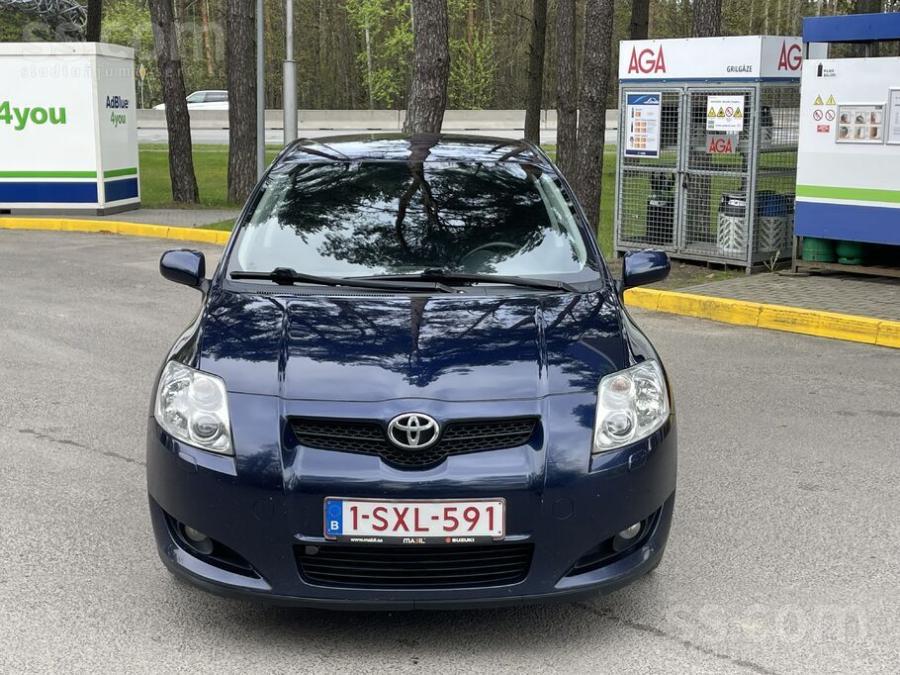 Blue Toyota Auris 2009 in Riga, with an engine capacity of 2.00 L and mileage of 291 thousand km for 2100 €, photo 4 on AUTOMOTO.COM.LV