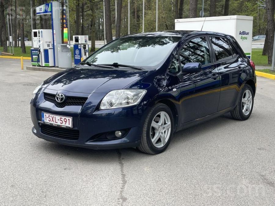 Blue Toyota Auris 2009 in Riga, with an engine capacity of 2.00 L and mileage of 291 thousand km for 2100 €, photo 5 on AUTOMOTO.COM.LV