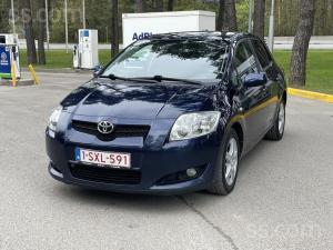 Blue Toyota Auris 2009 in Riga, with an engine capacity of 2.00 L and mileage of 291 thousand km for 2100 €, photo 6 on AUTOMOTO.COM.LV