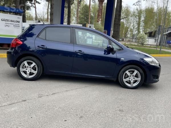 Zils Toyota Auris 2009 Rīga, ar dzinēja tilpumu 2.00 L un nobraukumu 291 tūkst. km par 2100 €, foto 10 vietnē AUTOMOTO.COM.LV