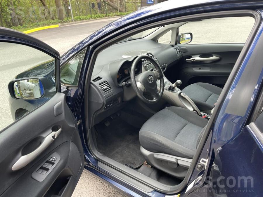 Blue Toyota Auris 2009 in Riga, with an engine capacity of 2.00 L and mileage of 291 thousand km for 2100 €, photo 16 on AUTOMOTO.COM.LV