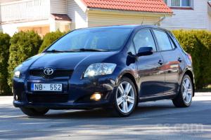 Zils Toyota Auris 2009 Rīga, ar dzinēja tilpumu 2.20 L un nobraukumu 275 tūkst. km par 2450 €, foto  vietnē AUTOMOTO.COM.LV