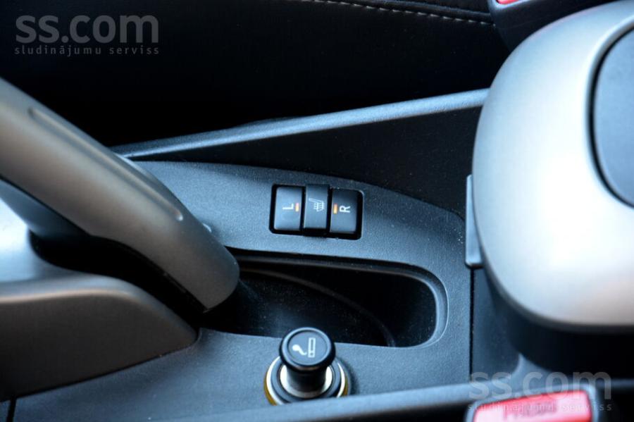 Zils Toyota Auris 2009 Rīga, ar dzinēja tilpumu 2.20 L un nobraukumu 275 tūkst. km par 2450 €, foto 14 vietnē AUTOMOTO.COM.LV
