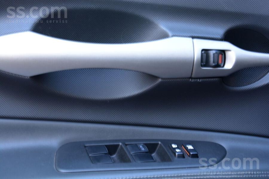 Zils Toyota Auris 2009 Rīga, ar dzinēja tilpumu 2.20 L un nobraukumu 275 tūkst. km par 2450 €, foto 16 vietnē AUTOMOTO.COM.LV