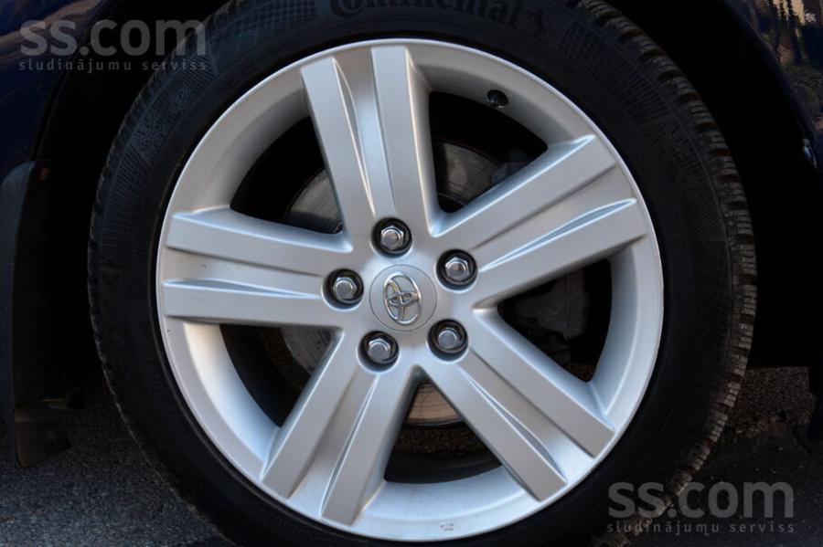 Zils Toyota Auris 2009 Rīga, ar dzinēja tilpumu 2.20 L un nobraukumu 275 tūkst. km par 2450 €, foto 24 vietnē AUTOMOTO.COM.LV
