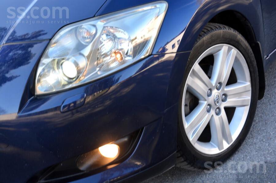 Zils Toyota Auris 2009 Rīga, ar dzinēja tilpumu 2.20 L un nobraukumu 275 tūkst. km par 2450 €, foto 26 vietnē AUTOMOTO.COM.LV