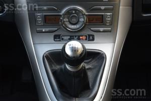 Zils Toyota Auris 2009 Rīga, ar dzinēja tilpumu 2.20 L un nobraukumu 275 tūkst. km par 2450 €, foto 28 vietnē AUTOMOTO.COM.LV