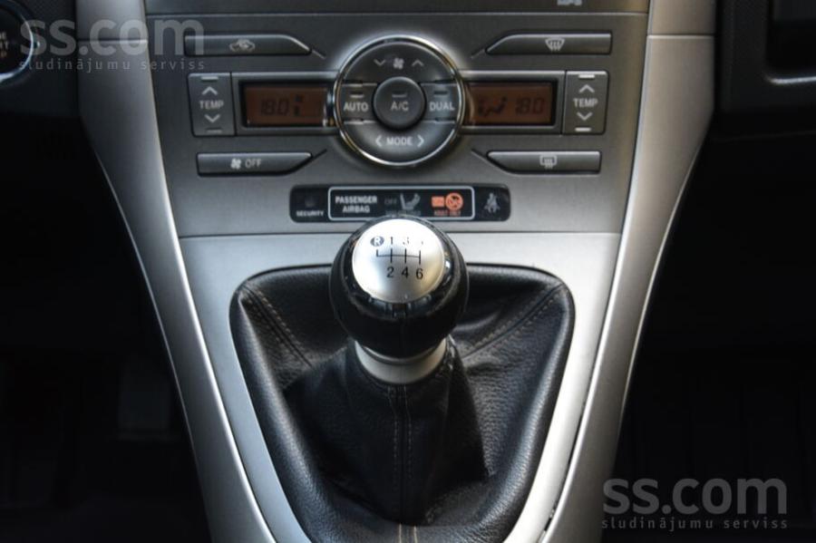 Zils Toyota Auris 2009 Rīga, ar dzinēja tilpumu 2.20 L un nobraukumu 275 tūkst. km par 2450 €, foto 28 vietnē AUTOMOTO.COM.LV