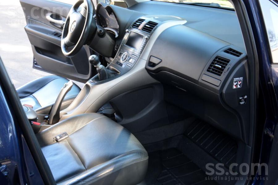 Zils Toyota Auris 2009 Rīga, ar dzinēja tilpumu 2.20 L un nobraukumu 275 tūkst. km par 2450 €, foto 29 vietnē AUTOMOTO.COM.LV