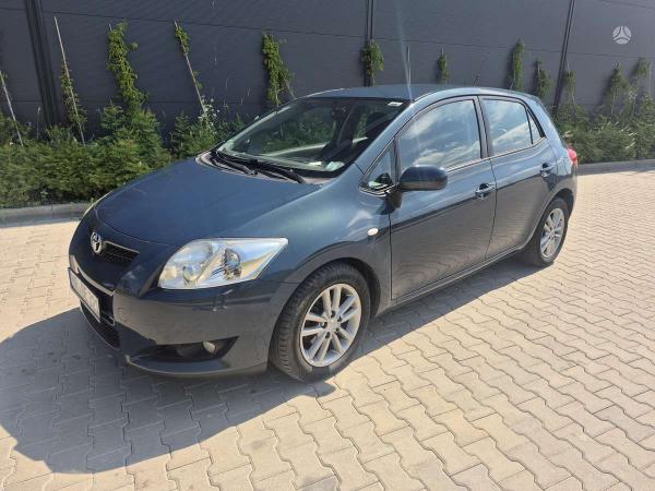 Blue Toyota Auris 2009 in Vilnius, with an engine capacity of 1.40 L and mileage of 145 thousand km for 3600 €, photo 1 on AUTOMOTO.COM.LV