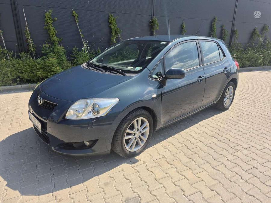 Blue Toyota Auris 2009 in Vilnius, with an engine capacity of 1.40 L and mileage of 145 thousand km for 3600 €, photo 1 on AUTOMOTO.COM.LV