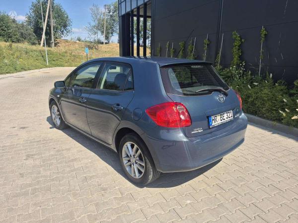 Blue Toyota Auris 2009 in Vilnius, with an engine capacity of 1.40 L and mileage of 145 thousand km for 3600 €, photo 2 on AUTOMOTO.COM.LV