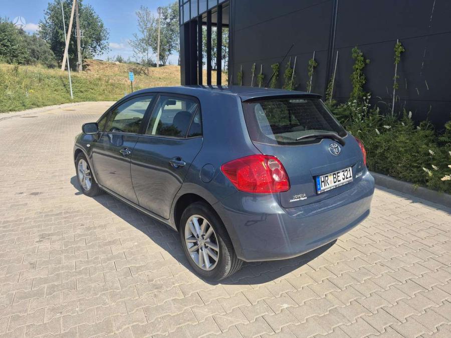 Blue Toyota Auris 2009 in Vilnius, with an engine capacity of 1.40 L and mileage of 145 thousand km for 3600 €, photo 3 on AUTOMOTO.COM.LV