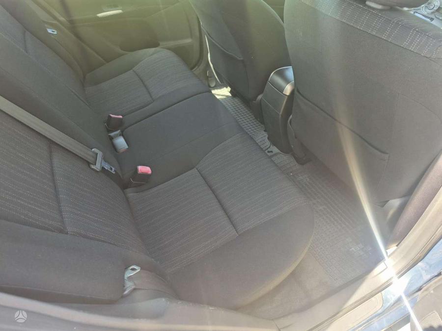 Blue Toyota Auris 2009 in Vilnius, with an engine capacity of 1.40 L and mileage of 145 thousand km for 3600 €, photo 9 on AUTOMOTO.COM.LV