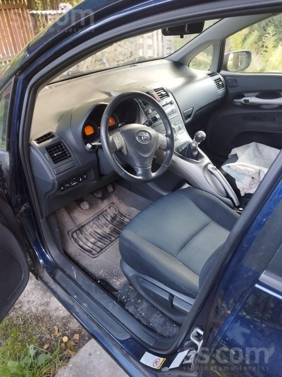 Zils Toyota Auris 2009 Rīga, ar dzinēja tilpumu 2.00 L un nobraukumu 310 tūkst. km par 2210 €, foto 4 vietnē AUTOMOTO.COM.LV