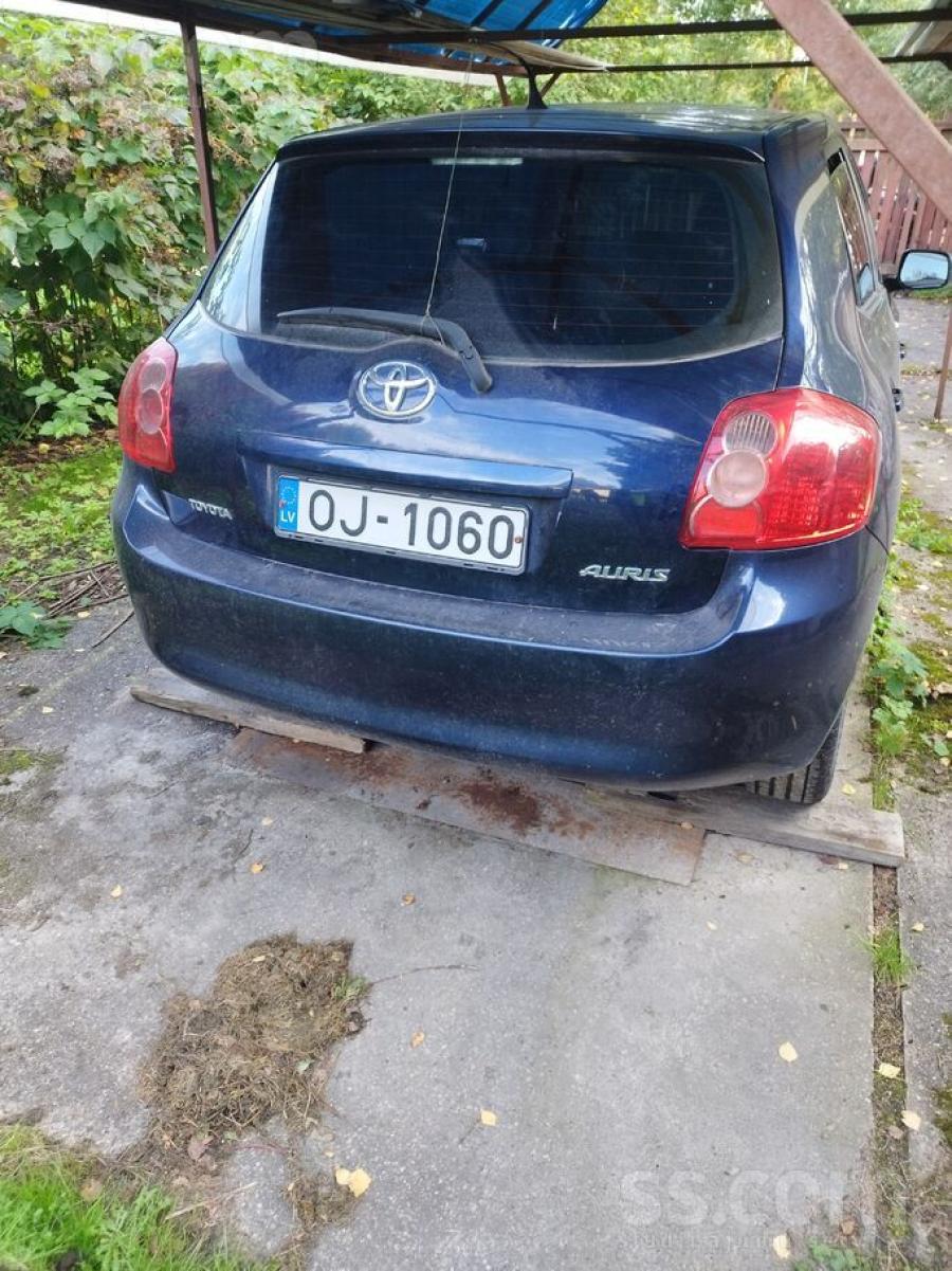 Zils Toyota Auris 2009 Rīga, ar dzinēja tilpumu 2.00 L un nobraukumu 310 tūkst. km par 2210 €, foto 6 vietnē AUTOMOTO.COM.LV