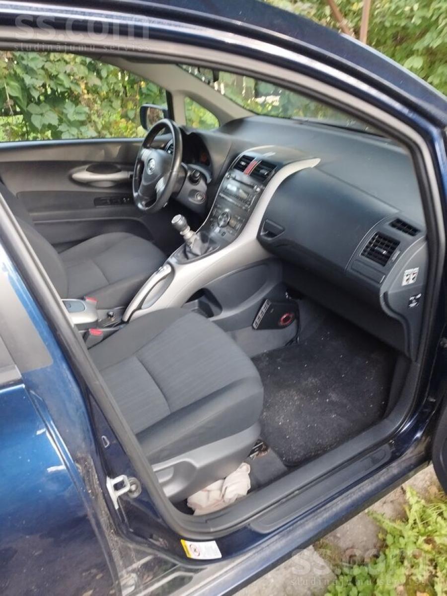 Zils Toyota Auris 2009 Rīga, ar dzinēja tilpumu 2.00 L un nobraukumu 310 tūkst. km par 2210 €, foto 7 vietnē AUTOMOTO.COM.LV