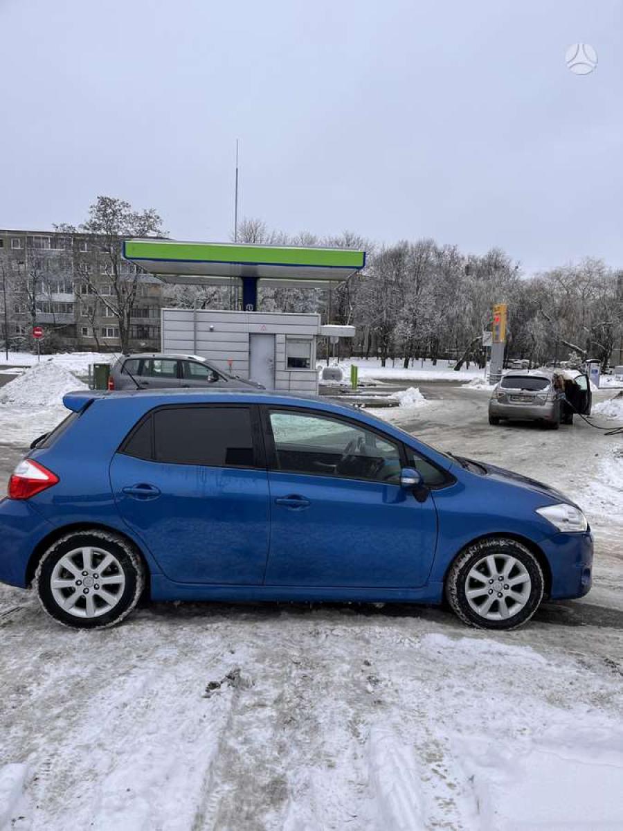 Zils Toyota Auris 2010 Kauņa, ar dzinēja tilpumu 1.36 L un nobraukumu 320 tūkst. km par 4800 €, foto 1 vietnē AUTOMOTO.COM.LV