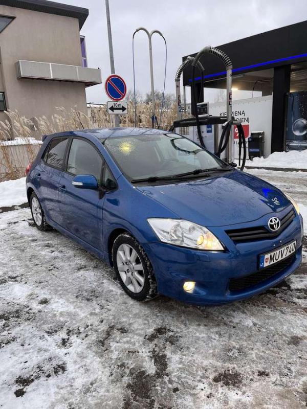 Zils Toyota Auris 2010 Kauņa, ar dzinēja tilpumu 1.36 L un nobraukumu 320 tūkst. km par 4800 €, foto 3 vietnē AUTOMOTO.COM.LV
