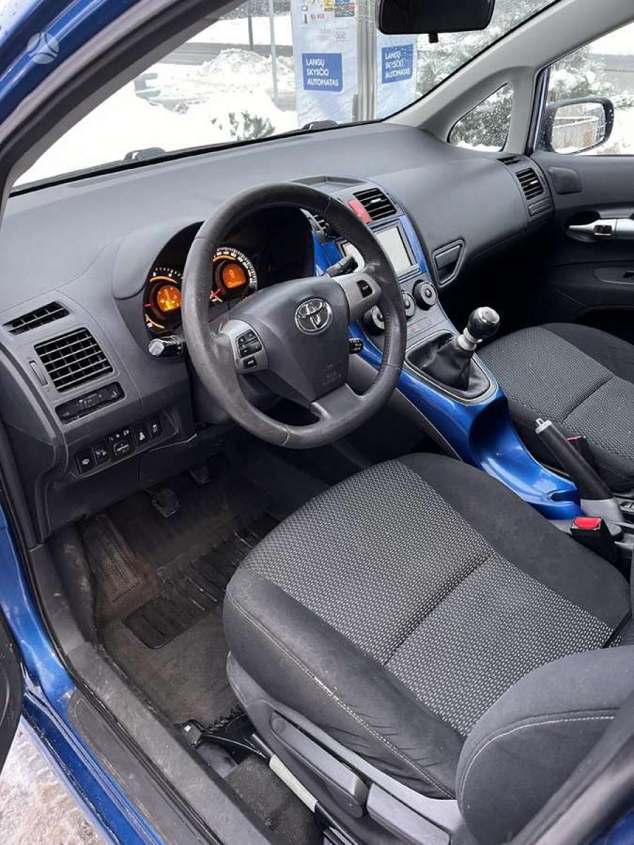 Zils Toyota Auris 2010 Kauņa, ar dzinēja tilpumu 1.36 L un nobraukumu 320 tūkst. km par 4800 €, foto 10 vietnē AUTOMOTO.COM.LV
