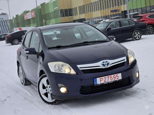 Blue Toyota Auris 2010 in Vilnius, with an engine capacity of 1.80 L and mileage of 269 thousand km for 5350 €, photo 1 on AUTOMOTO.COM.LV
