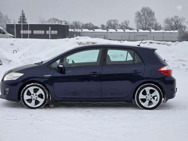 Blue Toyota Auris 2010 in Vilnius, with an engine capacity of 1.80 L and mileage of 269 thousand km for 5350 €, photo 6 on AUTOMOTO.COM.LV