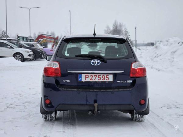 Blue Toyota Auris 2010 in Vilnius, with an engine capacity of 1.80 L and mileage of 269 thousand km for 5350 €, photo 8 on AUTOMOTO.COM.LV