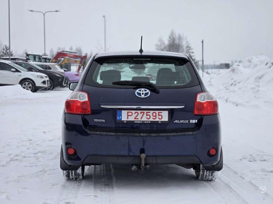 Zils Toyota Auris 2010 Viļņa, ar dzinēja tilpumu 1.80 L un nobraukumu 269 tūkst. km par 5350 €, foto 8 vietnē AUTOMOTO.COM.LV
