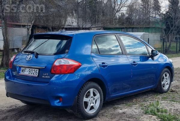 Blue Toyota Auris 2010 in Riga, with an engine capacity of 1.40 L and mileage of 155 thousand km for 3250 €, photo 1 on AUTOMOTO.COM.LV