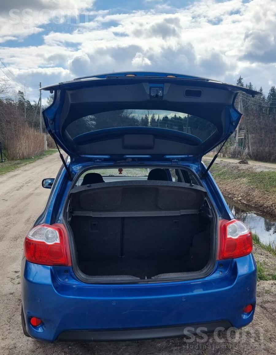 Zils Toyota Auris 2010 Rīga, ar dzinēja tilpumu 1.40 L un nobraukumu 155 tūkst. km par 3250 €, foto 4 vietnē AUTOMOTO.COM.LV