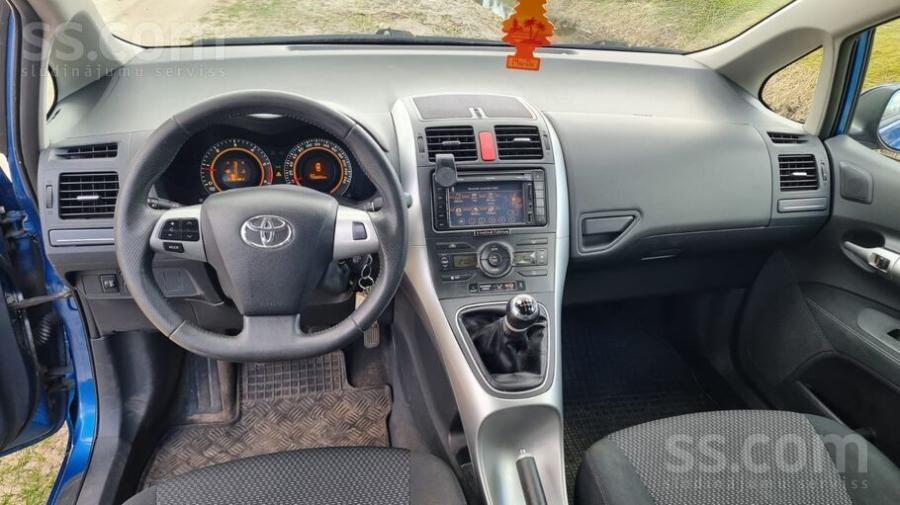 Zils Toyota Auris 2010 Rīga, ar dzinēja tilpumu 1.40 L un nobraukumu 155 tūkst. km par 3250 €, foto 6 vietnē AUTOMOTO.COM.LV