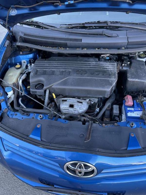 Blue Toyota Auris 2010 in Marijampole, with an engine capacity of 1.33 L and mileage of 170 thousand km for 3799 €, photo 5 on AUTOMOTO.COM.LV