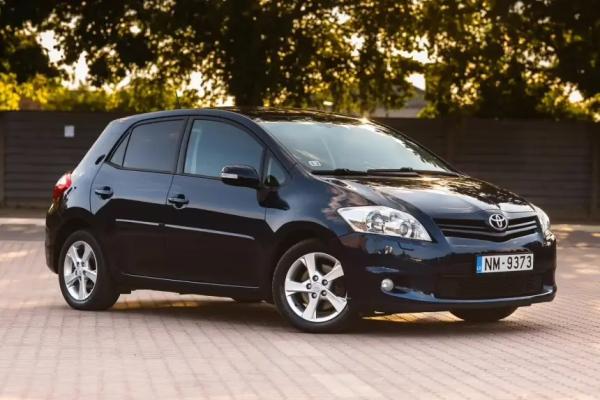 Zils Toyota Auris 2010 Jelgava, ar dzinēja tilpumu 2.00 L un nobraukumu 194 tūkst. km par 5900 €, foto 2 vietnē AUTOMOTO.COM.LV