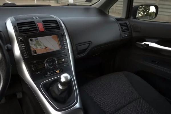 Zils Toyota Auris 2010 Jelgava, ar dzinēja tilpumu 2.00 L un nobraukumu 194 tūkst. km par 5900 €, foto 10 vietnē AUTOMOTO.COM.LV