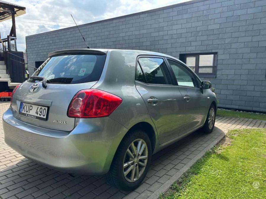 Blue Toyota Auris 2010 in Kaunas, with an engine capacity of 2.00 L and mileage of 271 thousand km for 2500 €, photo 1 on AUTOMOTO.COM.LV