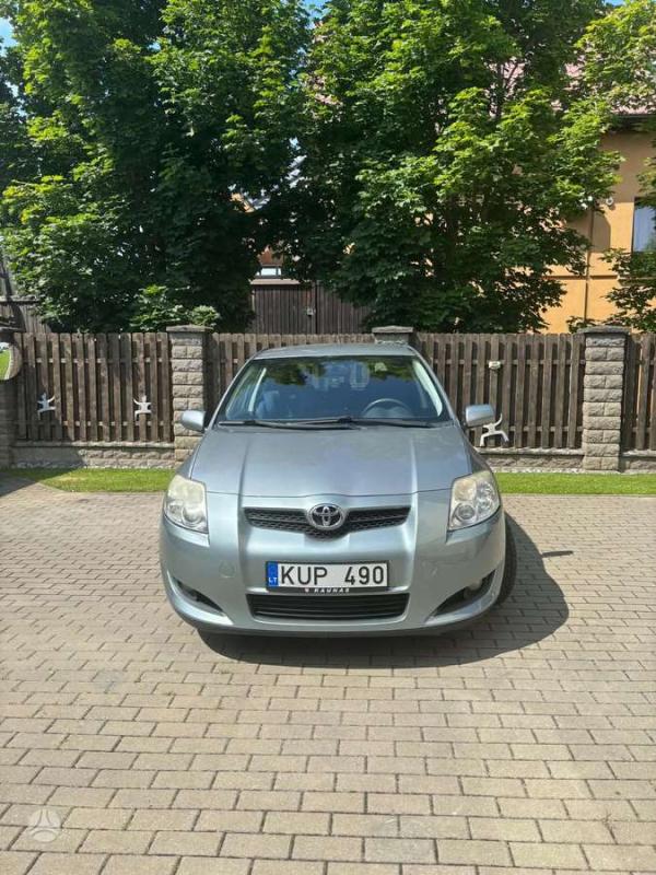 Zils Toyota Auris 2010 Kauņa, ar dzinēja tilpumu 2.00 L un nobraukumu 271 tūkst. km par 2500 €, foto 3 vietnē AUTOMOTO.COM.LV