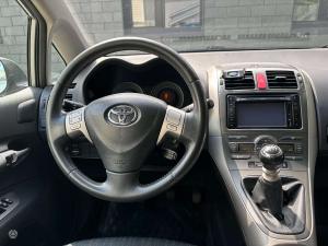 Blue Toyota Auris 2010 in Kaunas, with an engine capacity of 2.00 L and mileage of 271 thousand km for 2500 €, photo 7 on AUTOMOTO.COM.LV