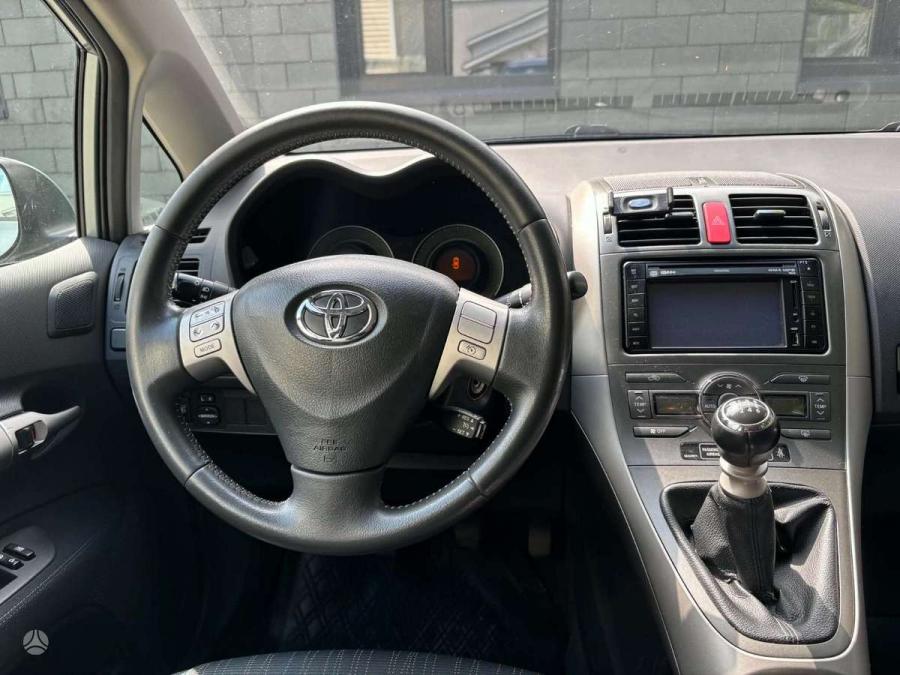Blue Toyota Auris 2010 in Kaunas, with an engine capacity of 2.00 L and mileage of 271 thousand km for 2500 €, photo 7 on AUTOMOTO.COM.LV