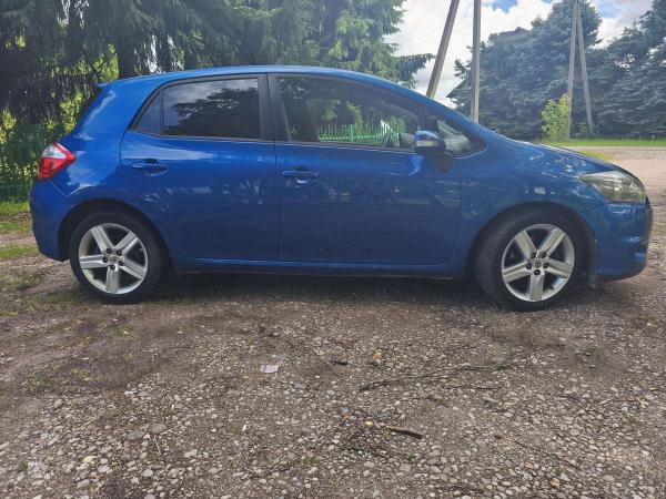 Blue Toyota Auris 2010 in Utena, with an engine capacity of 2.00 L and mileage of 204 thousand km for 4255 €, photo 3 on AUTOMOTO.COM.LV