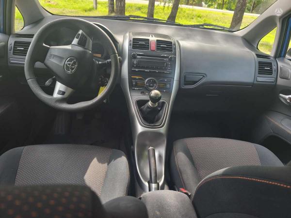 Blue Toyota Auris 2010 in Utena, with an engine capacity of 2.00 L and mileage of 204 thousand km for 4255 €, photo 7 on AUTOMOTO.COM.LV