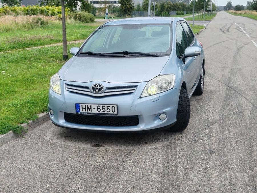 Blue Toyota Auris 2010 in Riga, with an engine capacity of 1.60 L and mileage of 116 thousand km for 5200 €, photo 1 on AUTOMOTO.COM.LV