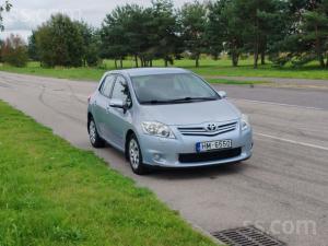 Blue Toyota Auris 2010 in Riga, with an engine capacity of 1.60 L and mileage of 116 thousand km for 5200 €, photo 3 on AUTOMOTO.COM.LV