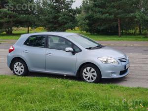 Blue Toyota Auris 2010 in Riga, with an engine capacity of 1.60 L and mileage of 116 thousand km for 5200 €, photo 4 on AUTOMOTO.COM.LV