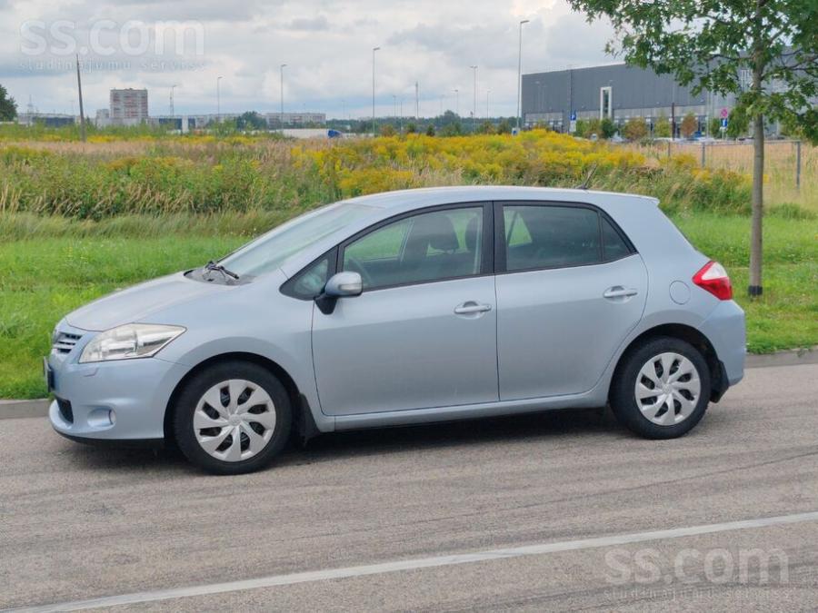 Blue Toyota Auris 2010 in Riga, with an engine capacity of 1.60 L and mileage of 116 thousand km for 5200 €, photo 7 on AUTOMOTO.COM.LV