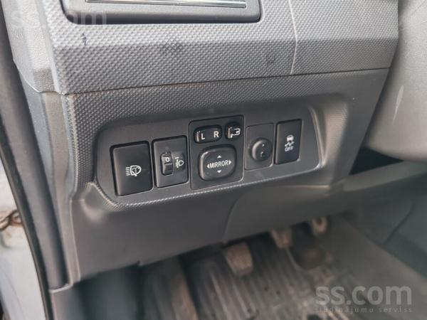 Zils Toyota Auris 2010 Rīga, ar dzinēja tilpumu 1.60 L un nobraukumu 116 tūkst. km par 5200 €, foto 9 vietnē AUTOMOTO.COM.LV