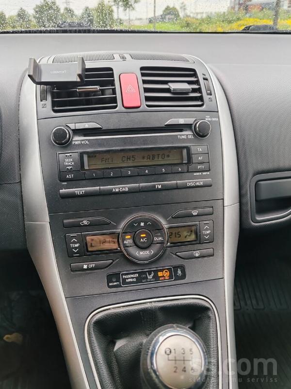 Zils Toyota Auris 2010 Rīga, ar dzinēja tilpumu 1.60 L un nobraukumu 116 tūkst. km par 5200 €, foto 11 vietnē AUTOMOTO.COM.LV