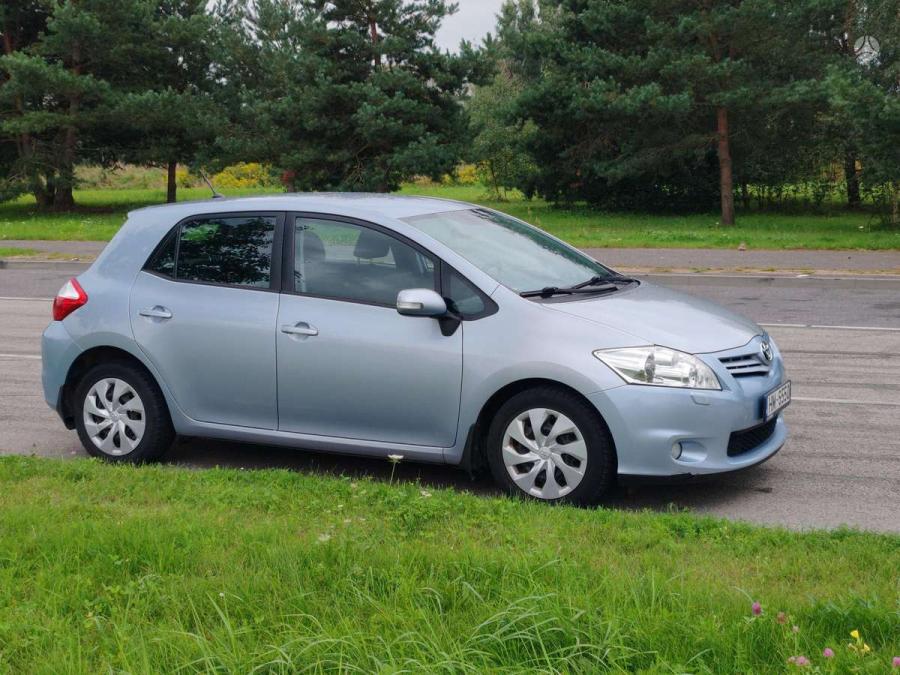 Blue Toyota Auris 2010 in Riga, with an engine capacity of 1.60 L and mileage of 116 thousand km for 5200 €, photo 5 on AUTOMOTO.COM.LV