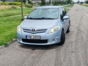 Blue Toyota Auris 2010 in Riga, with an engine capacity of 1.60 L and mileage of 116 thousand km for 5200 €, photo 13 on AUTOMOTO.COM.LV